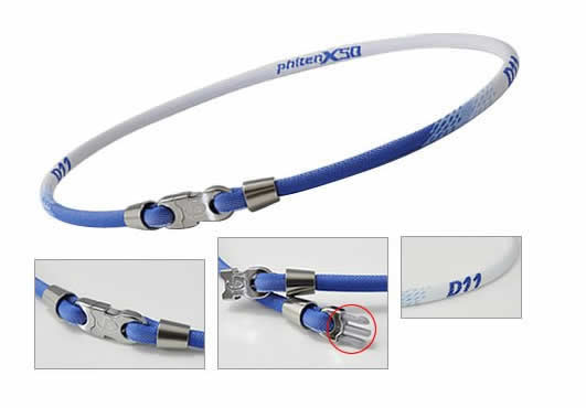 Single rope Phiten Japanese RAKUWA Titanium Necklace X50 in Blue and White